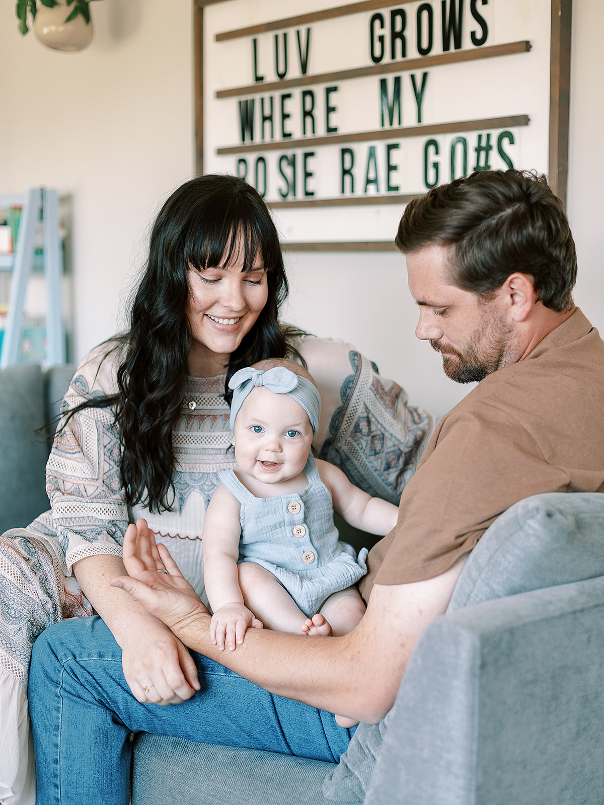 Family Photo Outfit Inspiration For Any Size Family - aloralani.com