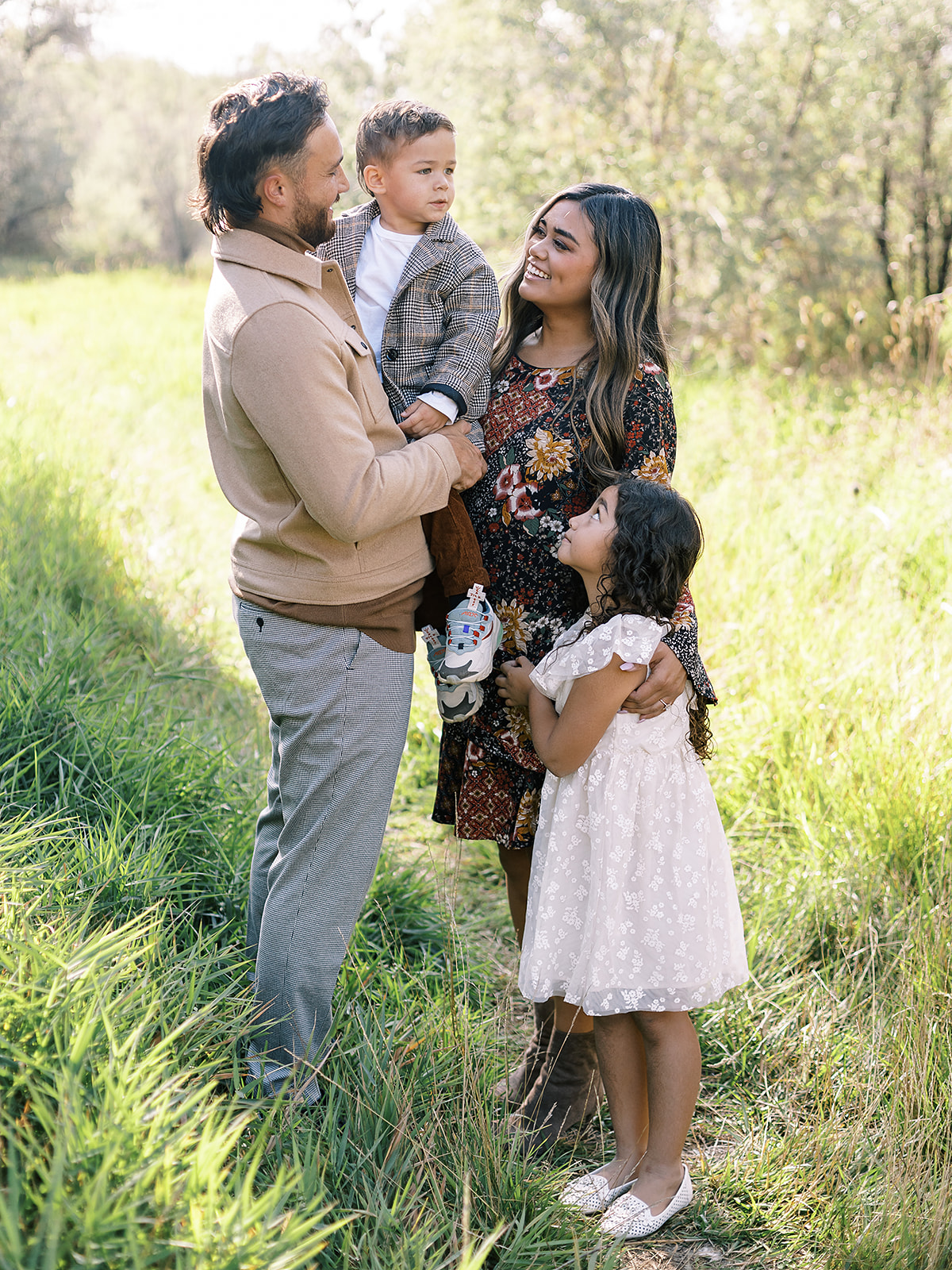 Family Photo Outfit Inspiration For Any Size Family - aloralani.com