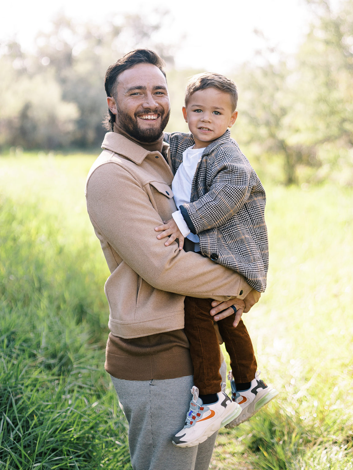 Family Photo Outfit Inspiration For Any Size Family - aloralani.com