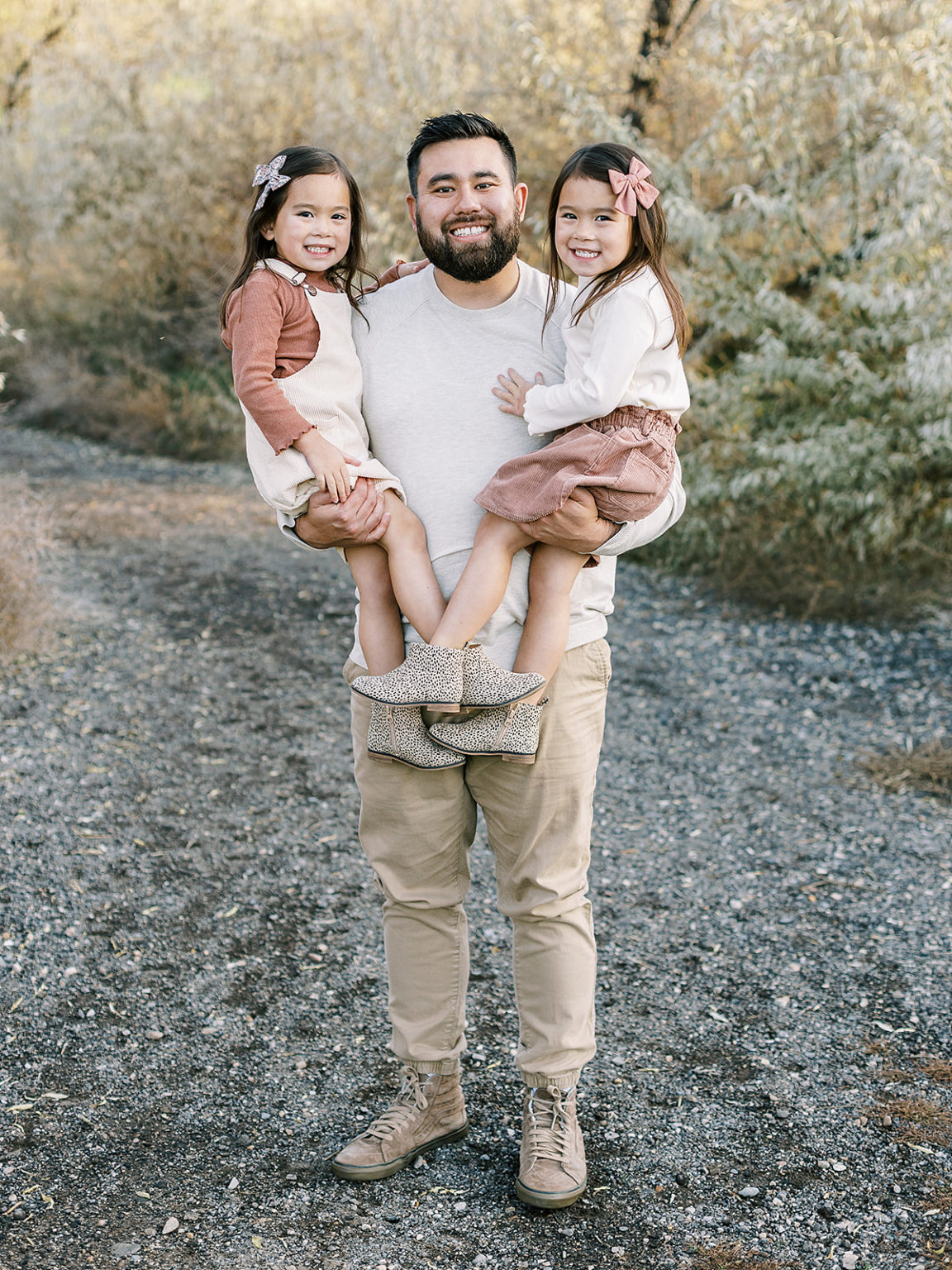 Family Photo Outfit Inspiration For Any Size Family - aloralani.com